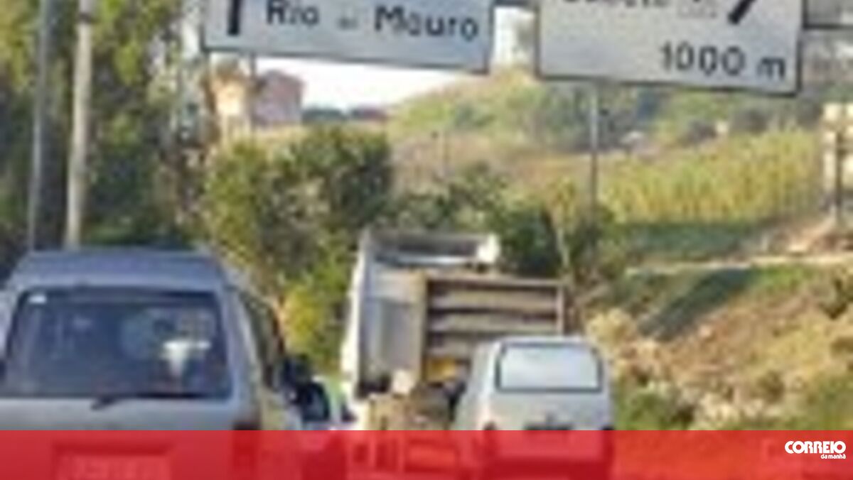 TRÊS FAIXAS PARA O IC-19 ATRASADAS - Portugal - Correio da Manhã