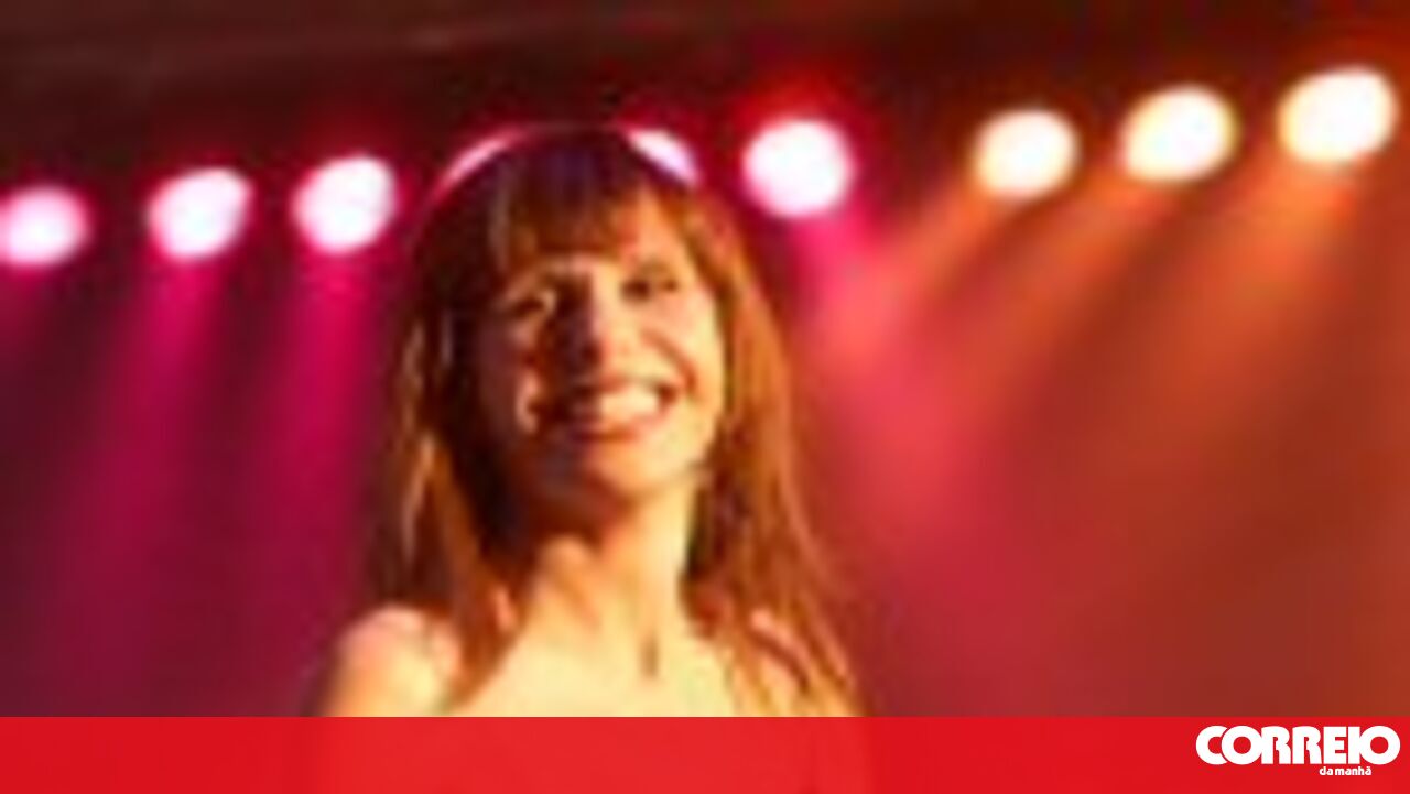 Manuela volta a cantar - Tv Media - Correio da Manhã