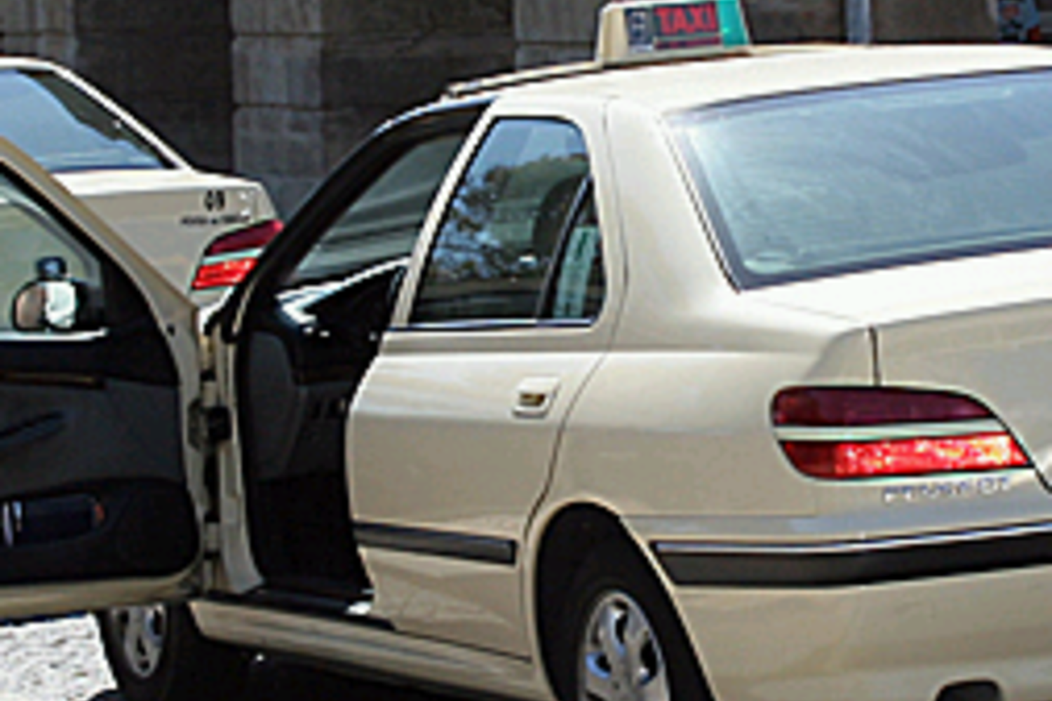 Câmara atribui licenças a táxis adaptados - Portugal - Correio da Manhã