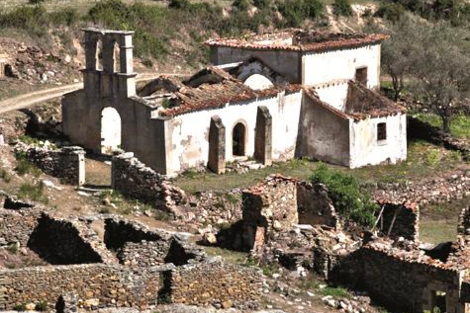 C. M. Fig. Castelo Rodrigo quer vida nova no Colmeal - Portugal ...