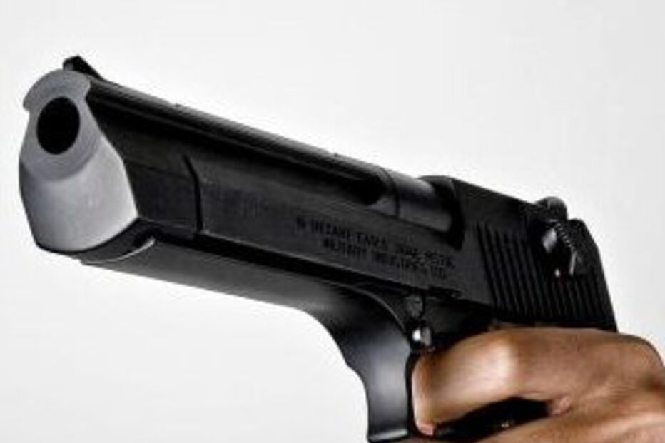 Moçambicano rouba arma e farda a polícia - Mundo - Correio da Manhã