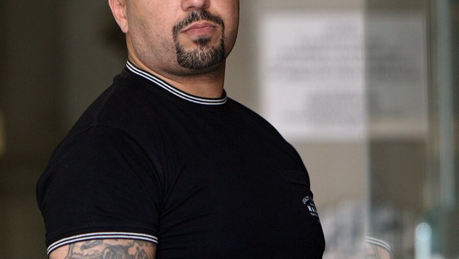 Mário Machado paga 440 € por ter arma de choques - Portugal - Correio ...