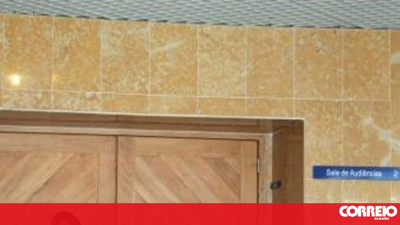 "Toda a gente tinha medo" de Sandro Bala - Portugal - Correio da Manhã