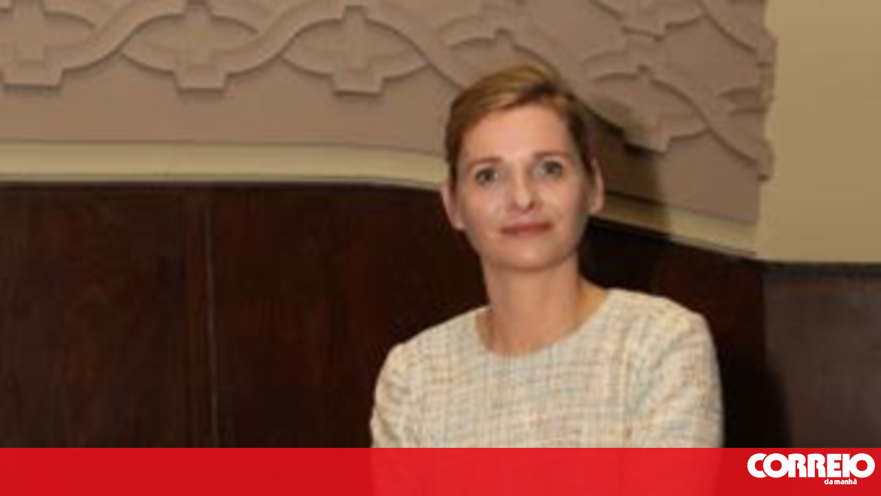 Sylvie Rocha regressa a Lisboa na pele de Snu Abecassis - Cultura ...