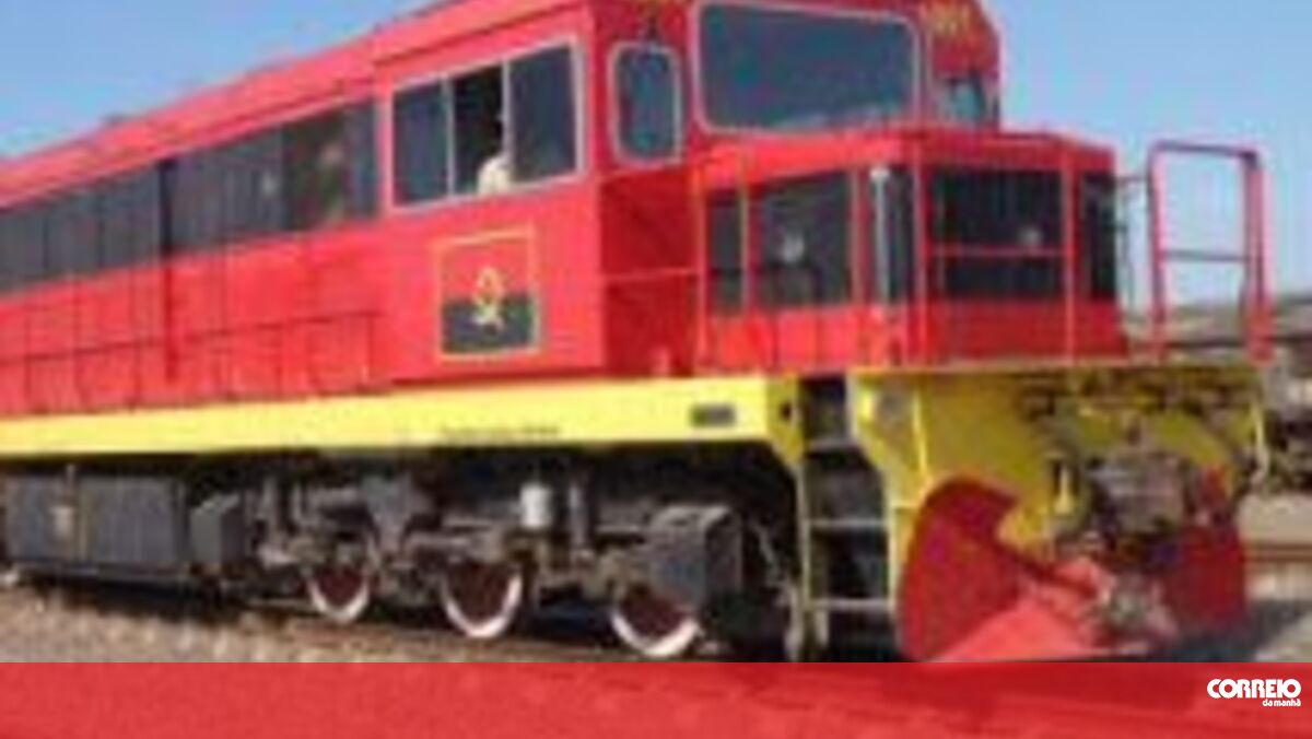 Angola: Comboio volta a circular após 27 anos - Mundo - Correio da Manhã