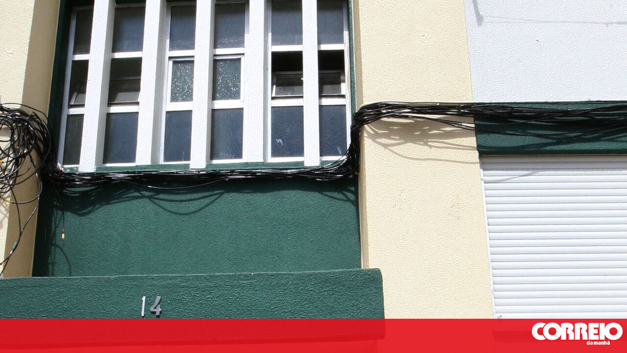 Moradores indignados com mau cheiro - Portugal - Correio da Manhã