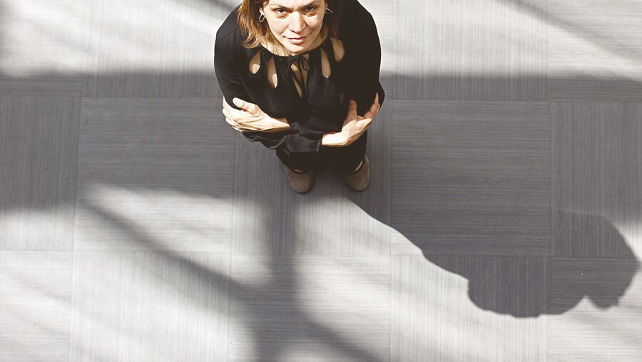 Helena Matos: “Temos a aprender com 1976” - Domingo - Correio da Manhã