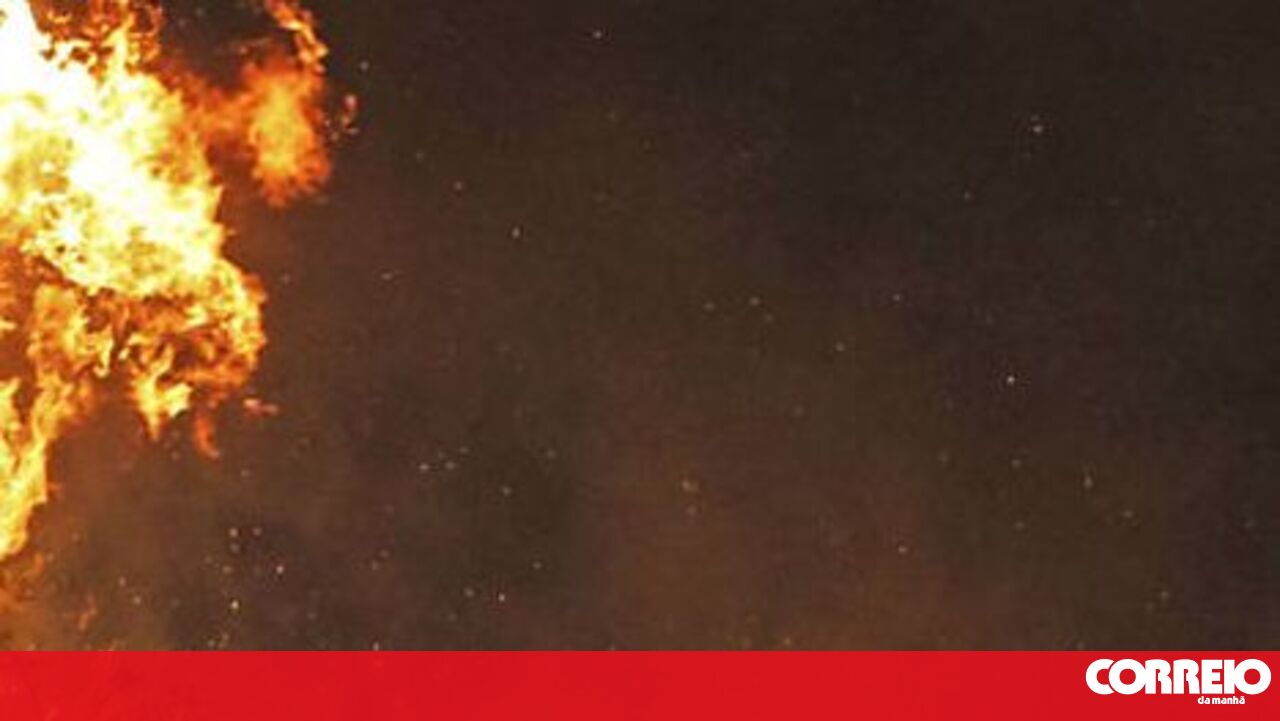 Dois fogos activos em Chaves e Santarém mobilizam 180 bombeiros ...