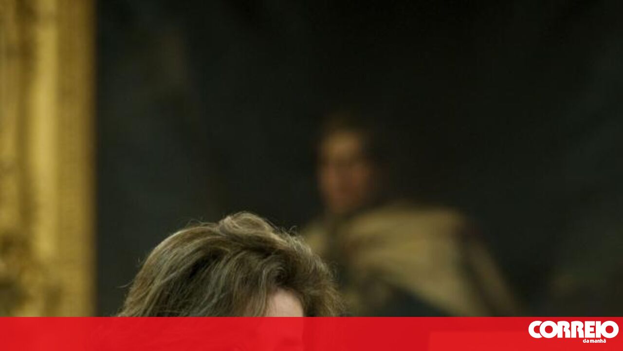 'Estimo que a carta o ache com saúde' - Domingo - Correio da Manhã