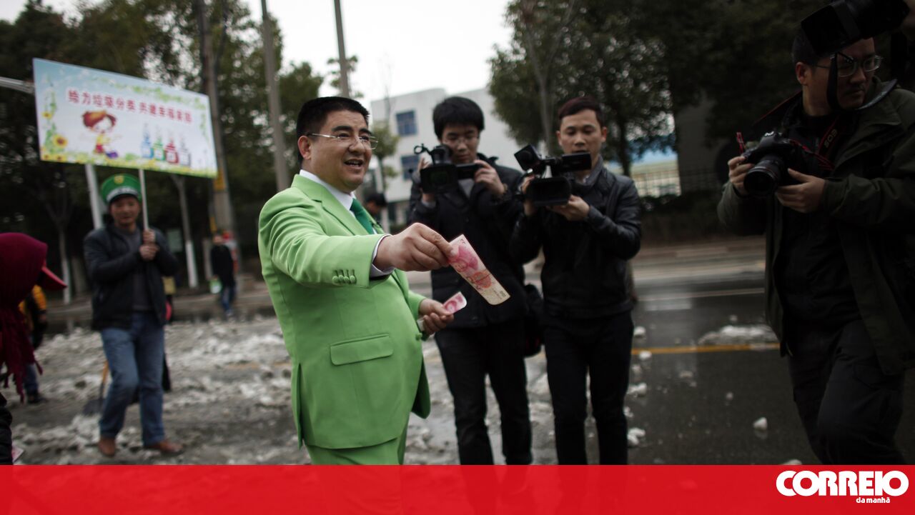 O excêntrico que veio da China - Domingo - Correio da Manhã