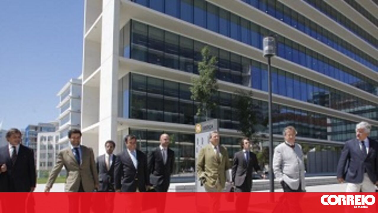 Submarinos: tribunal absolve todos os arguidos - Economia - Correio da ...