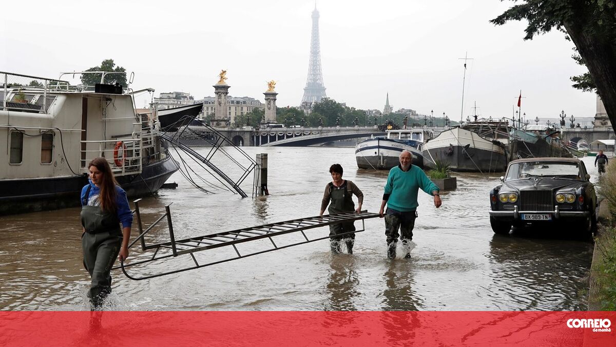 Cheias fatais atingem Paris - Mundo - Correio da Manhã