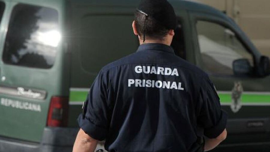 Guarda prisional detido pela PJ em Coimbra - Portugal - Correio da Manhã