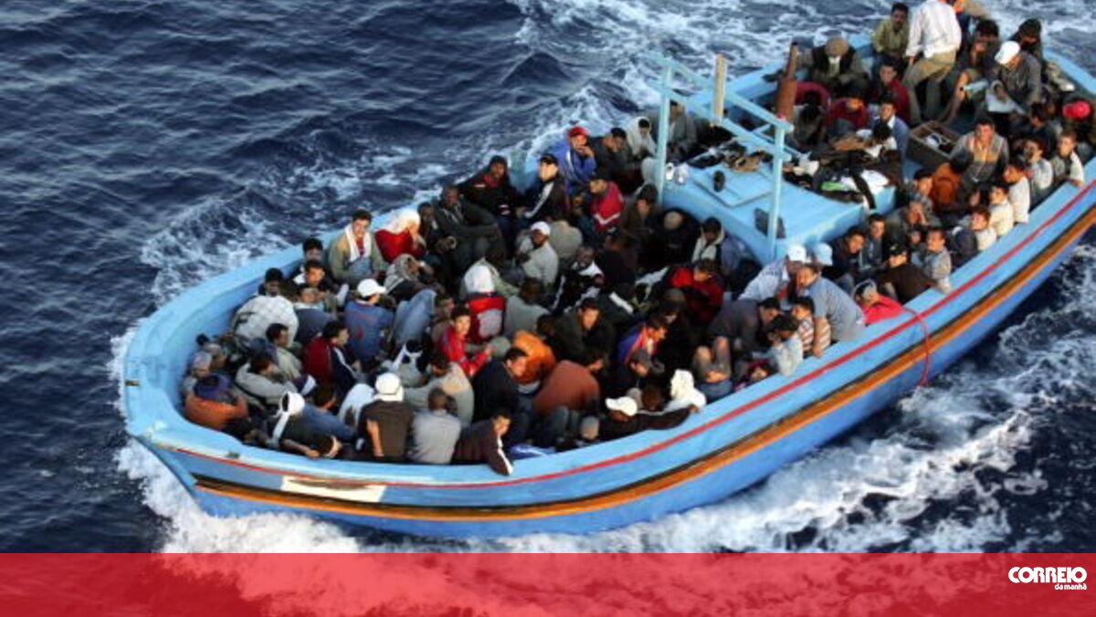 Navios italianos resgatam mais 600 imigrantes no Mediterrâneo central ...