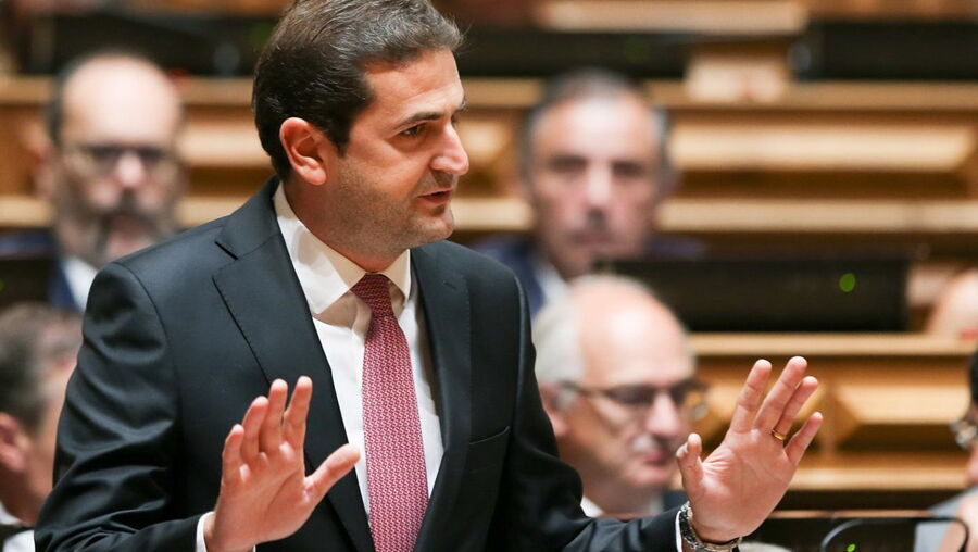 Marques Mendes aponta Hugo Soares como próximo líder parlamentar do PSD ...