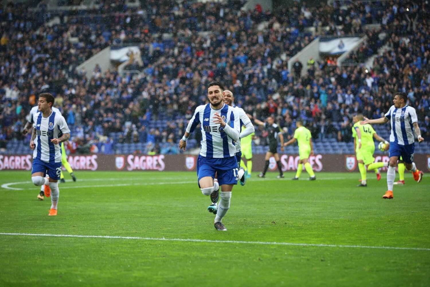 As imagens do FC Porto - Desportivo das Aves - Fotogalerias - Correio ...
