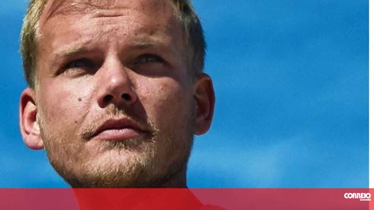 Funeral de Avicii ocorre quase dois meses após a morte - Cultura ...