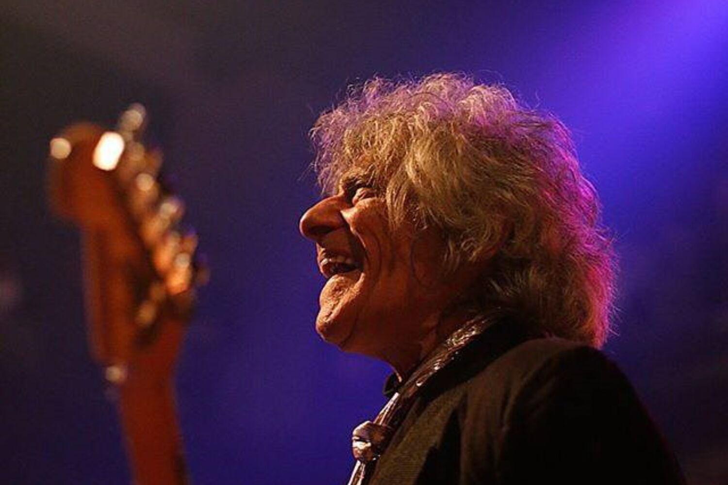 Morreu Phil Mendrix, o músico dos Roxigénio e Ena Pá 2000 - Obituário ...