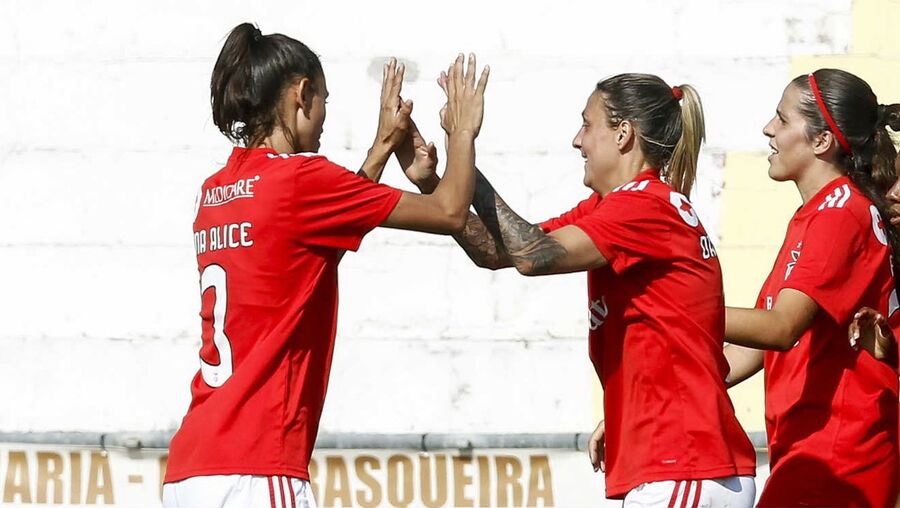 Equipa de futebol feminino do Benfica vence por 19-0 - Modalidades ...