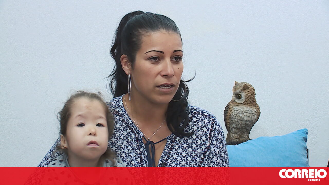 Luana nasceu sem queixo e com as pernas ao contrário - Investigação CM ...