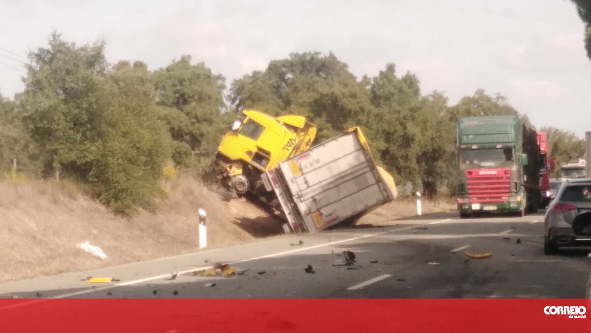 Colisão faz três feridos no IC1 em Santiago do Cacém - Portugal ...