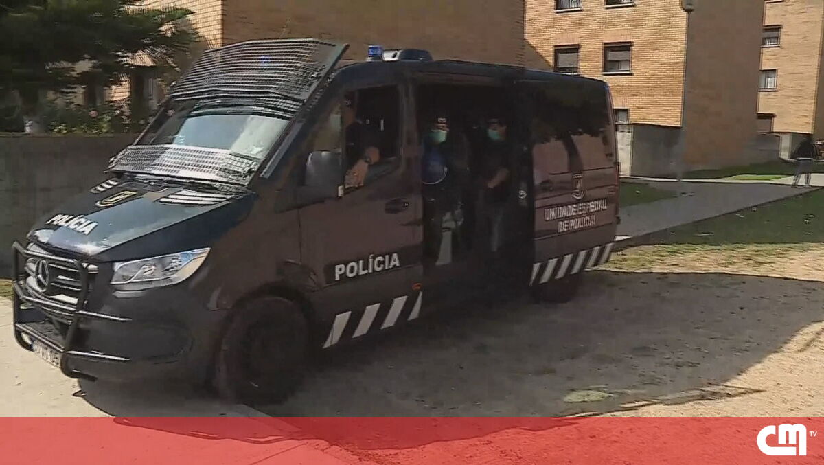 Psp Em Megaoperação No Bairro Da Pasteleira No Porto Apreendidas Armas