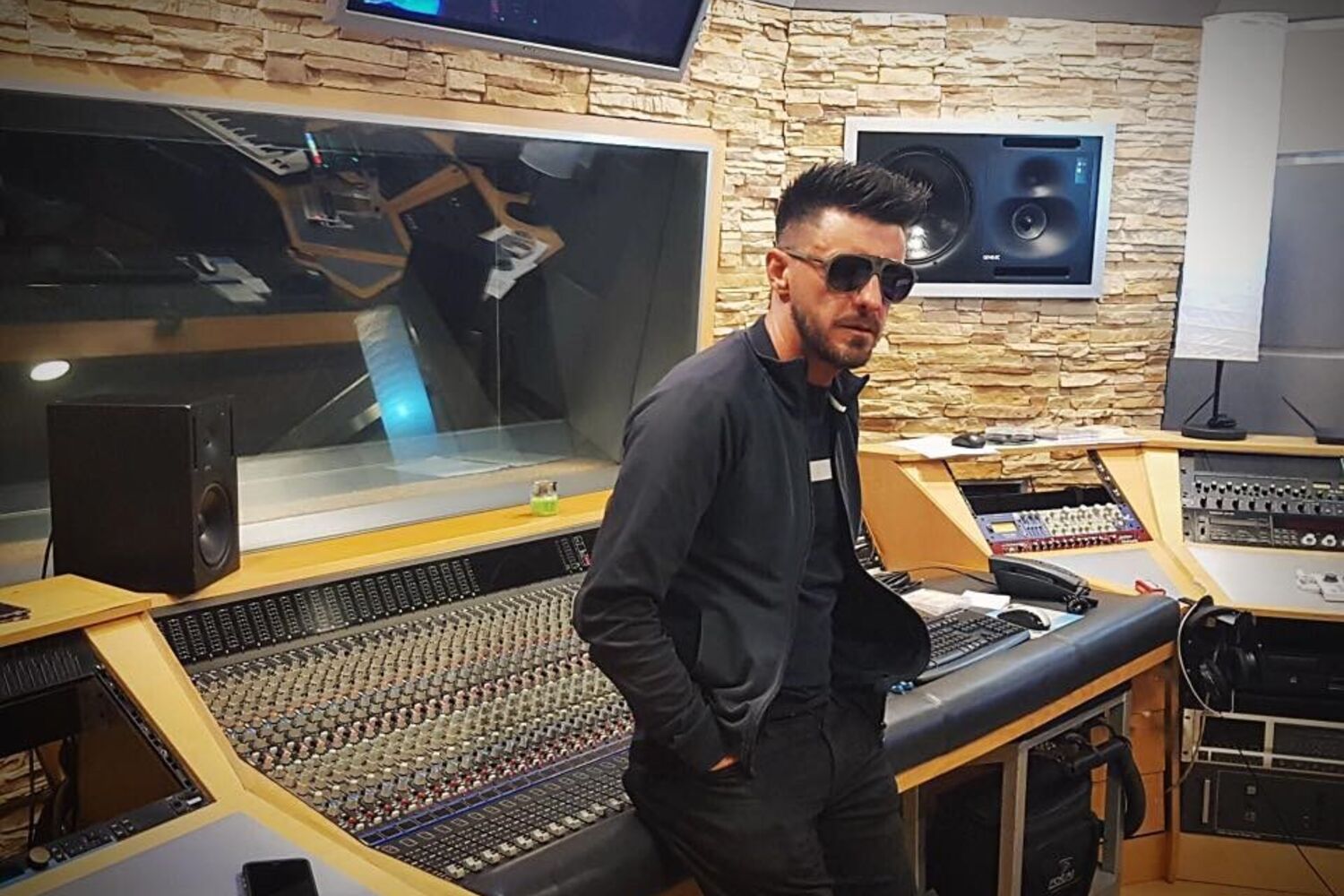 Tony Lemos, o 'irmão' que formou uma das mais famosas bandas do final ...