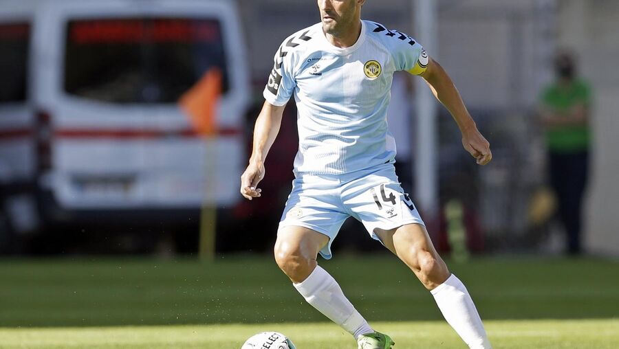 Médio do Nacional Rúben Micael suturado com 16 pontos no queixo ...