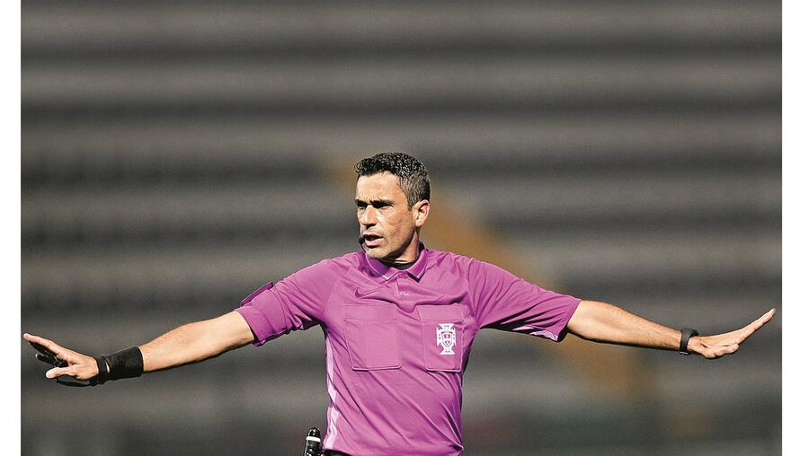 Erros custam 4720 euros a árbitro Nuno Almeida - Futebol - Correio da Manhã