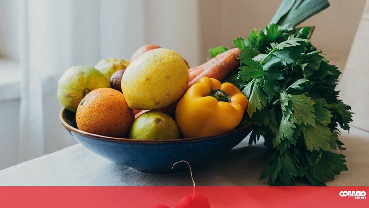 Observar, Cheirar, Provar: antes de deitar comida fora, saiba o que ...
