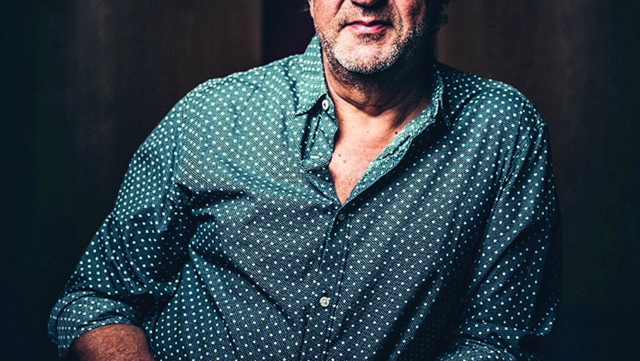 Rui Veloso ‘despiu’ as suas canções e anda a tocá-las pelo País ...