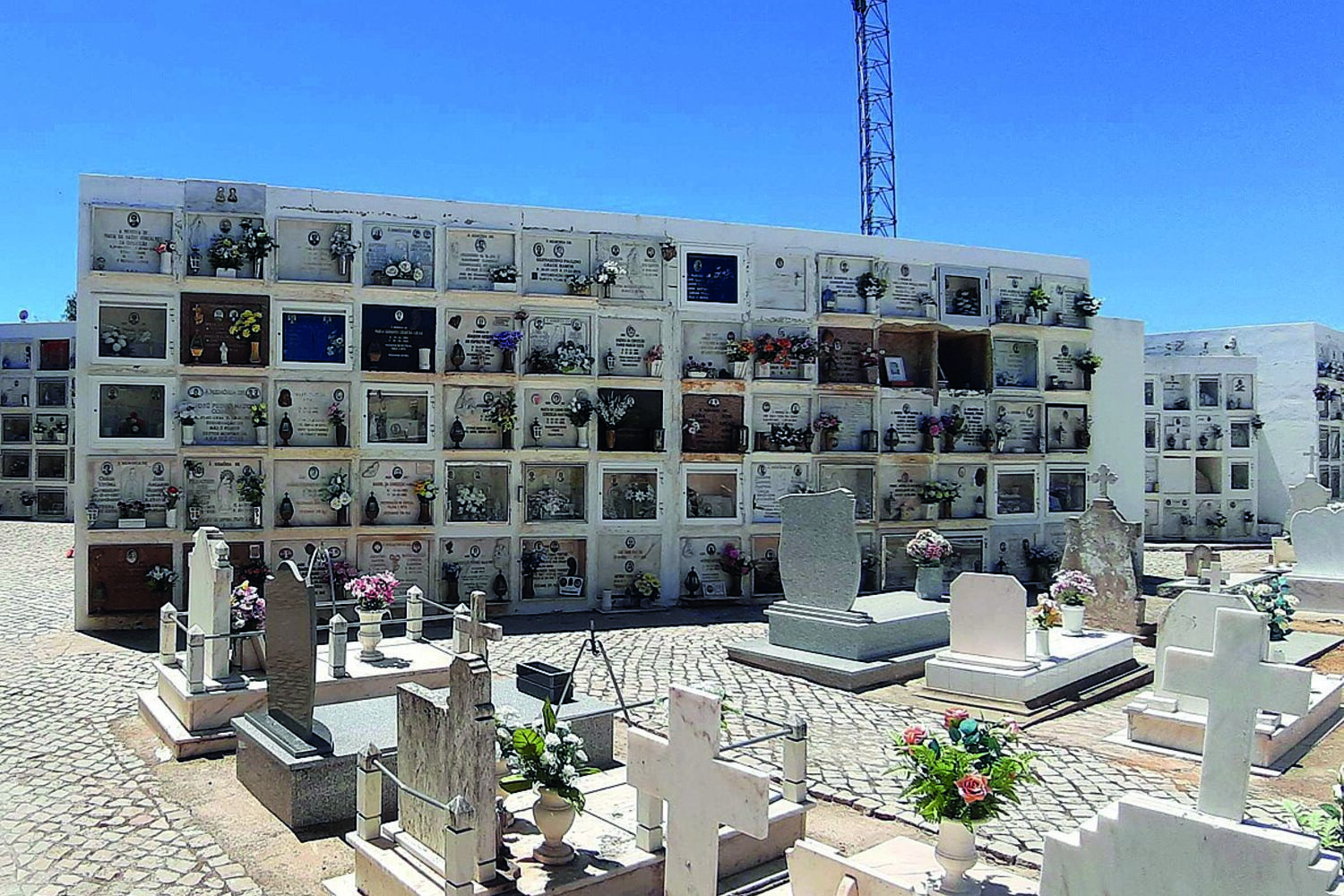 Cemitério de Olhão sem espaço para novos lotes - Sociedade - Correio da ...