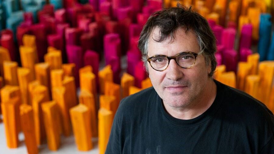 Oliveira transformada em escultura por Paulo Neves em exposição em Vila ...