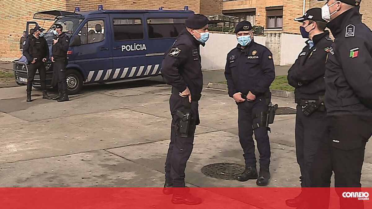 PSP cerca bairros e caça traficantes no Porto - Portugal - Correio da Manhã
