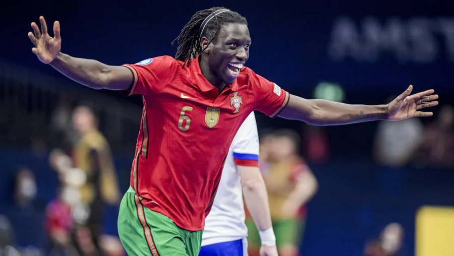 Zicky eleito o melhor jogador do Europeu de futsal - Desporto - Correio ...