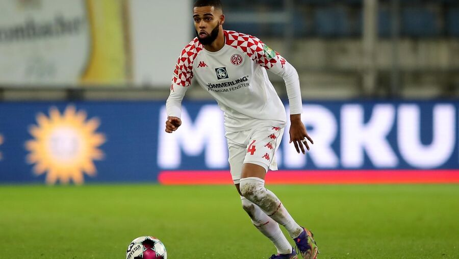 St. Juste está em Lisboa para fechar negócio com o Sporting - Futebol ...