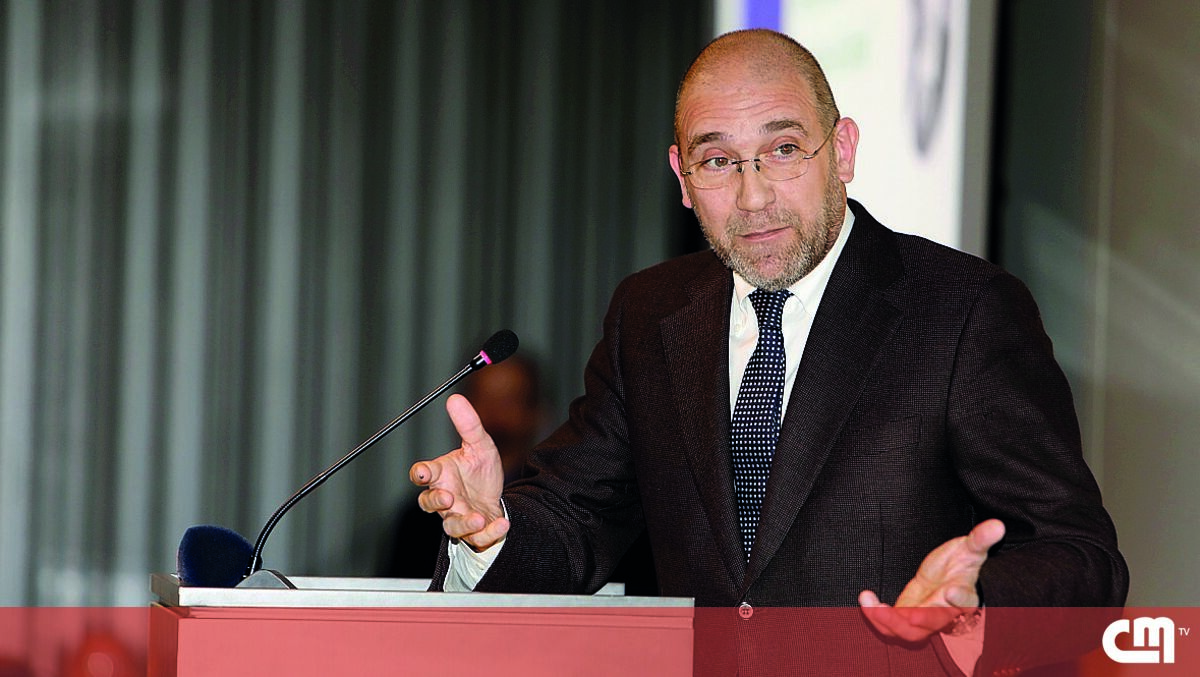 Passos Coelho alerta que ilusões sobre milagre da dívida podem estar a ...