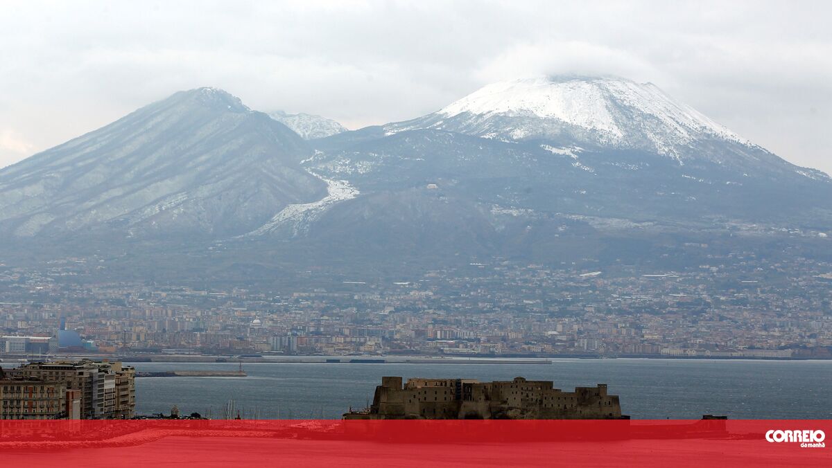 A tourist fell into the crater of Vesuvius in Italy A 23-year-old man ...