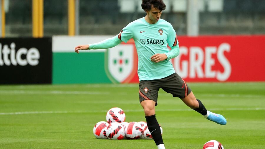 João Félix em dúvida para terceiro treino de Portugal para a Liga das ...