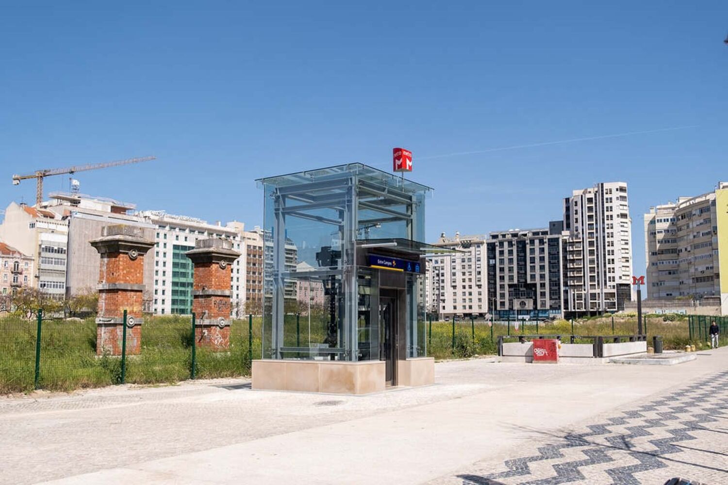 Abatimento de piso fecha acesso a estação do metro de Entrecampos na ...