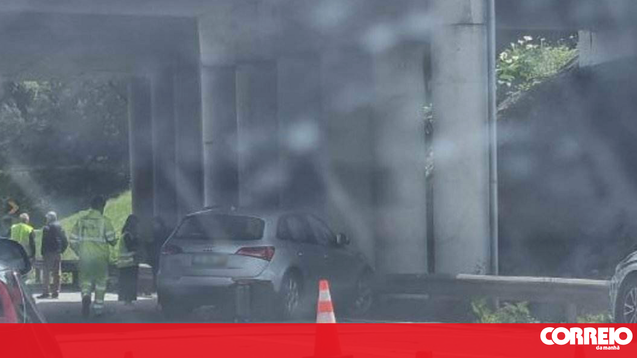 Colisão entre três carros faz dois feridos ligeiros no Porto - Portugal ...