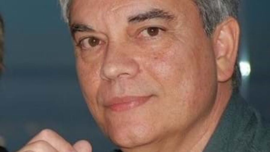 Morreu o poeta e escritor Eduardo Pitta - Cultura - Correio da Manhã