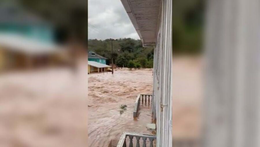 Cheias no sul do Brasil já mataram 24 pessoas - Mundo - Correio da Manhã