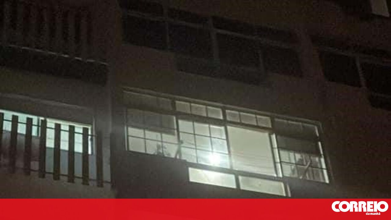 Varanda explode no Monte da Tapada em Agualva - Portugal - Correio da Manhã