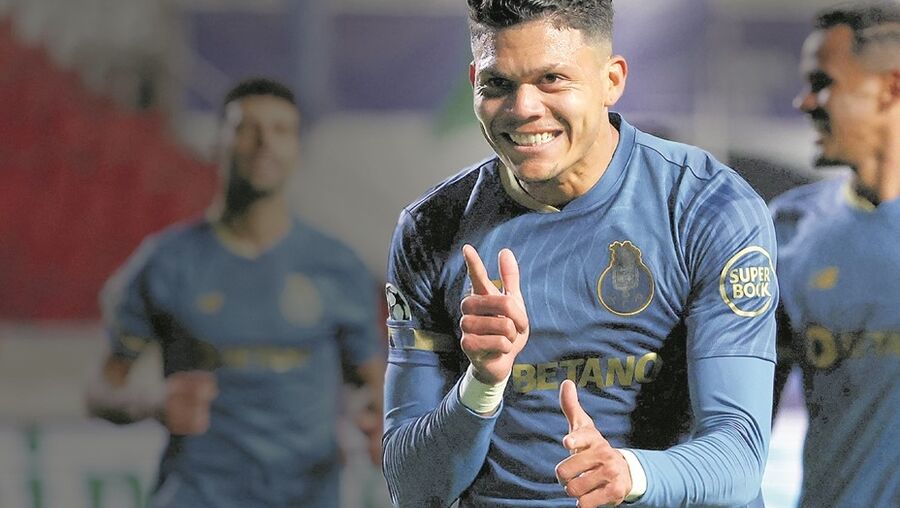 Evanilson espreita vaga na canarinha - Futebol - Correio da Manhã