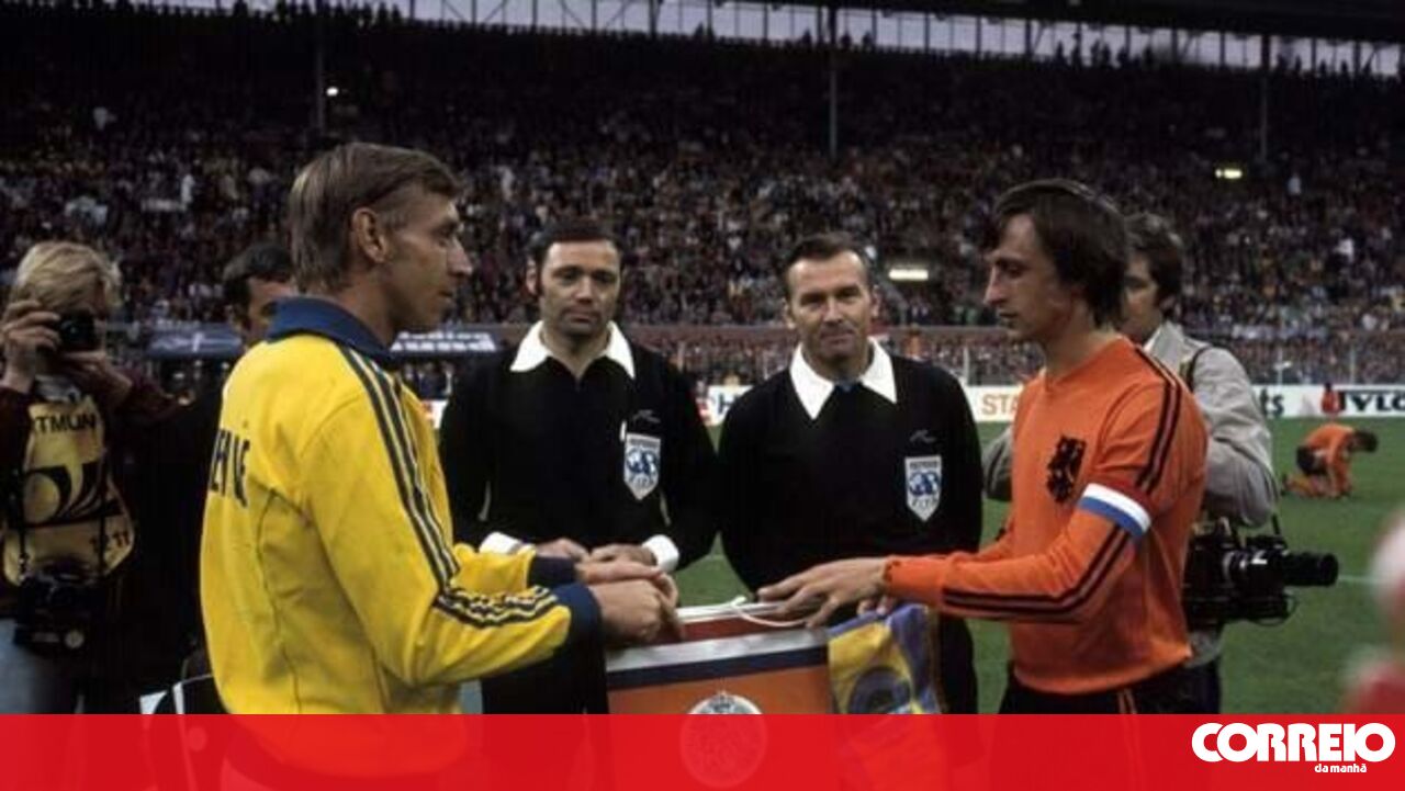 Morreu Bo Larsson, ex-internacional sueco e emblemático jogador do ...