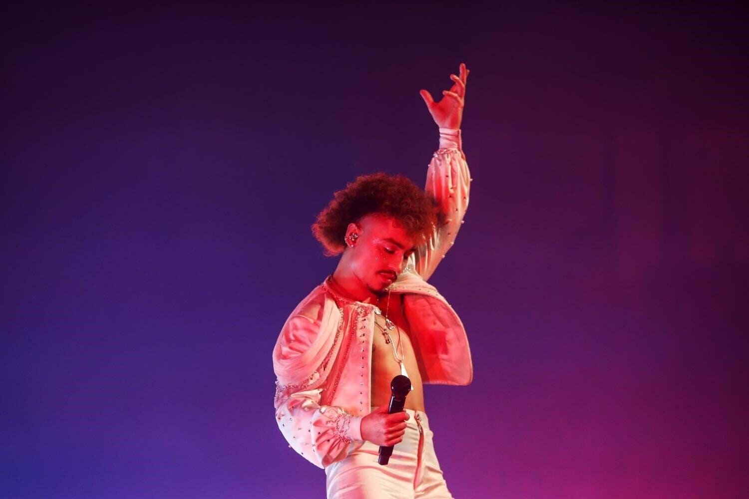 Multidão enche o Campo Pequeno para receber a banda Greta Van Fleet ...