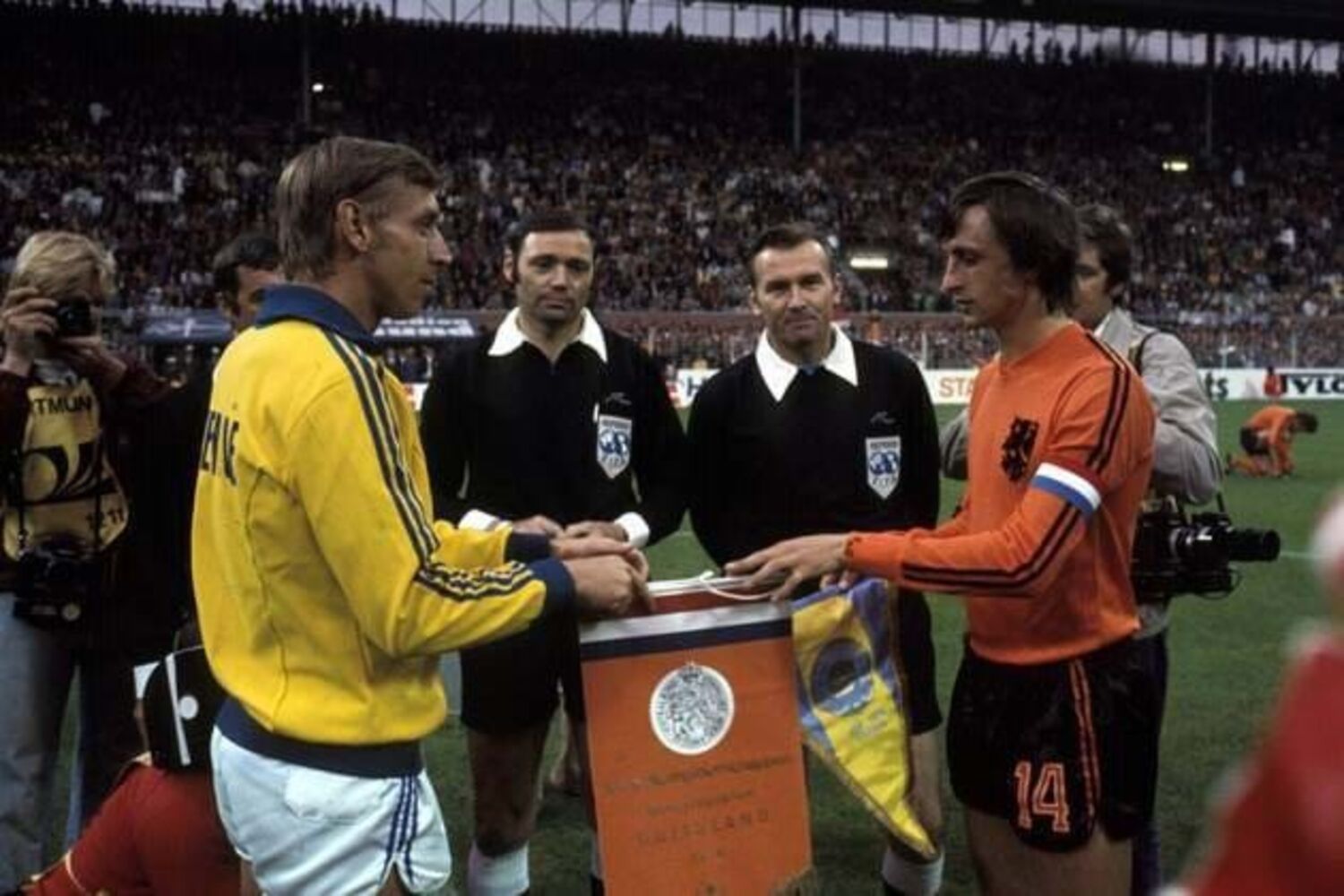 Morreu Bo Larsson, ex-internacional sueco e emblemático jogador do ...