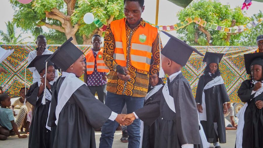 Associação Helpo incentiva crianças moçambicanas e são-tomenses a ...