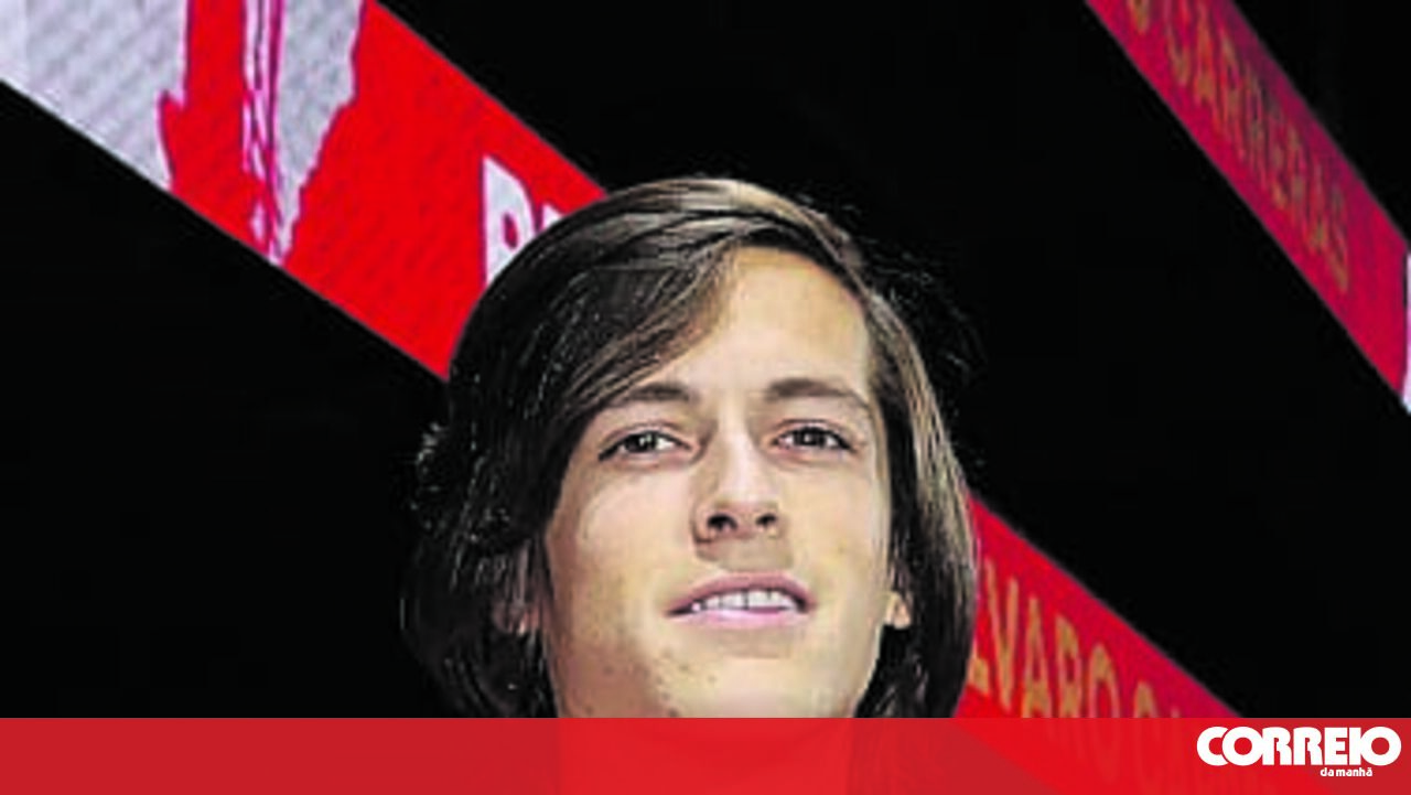 Futebolista Álvaro Carreras assina a título definitivo pelo Benfica - Futebol - Correio da Manhã